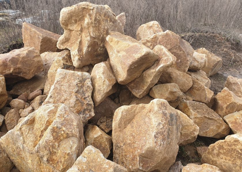 Porfyr - Solitéry - rKámen.cz, kámen pro Váš dům či zahradu